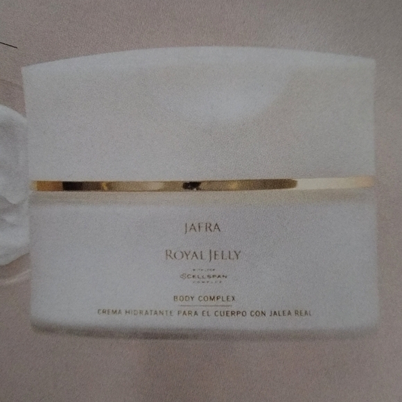 JAFRA | Bath & Body | Jafra Royal Jelly Body Complex White | Poshmark